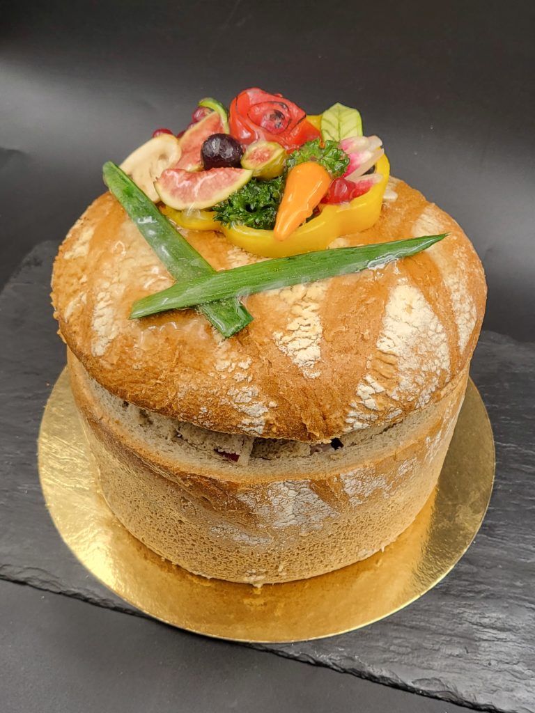 Pain Surprise garni à la Charcuterie et au Poisson pour vos Cocktails